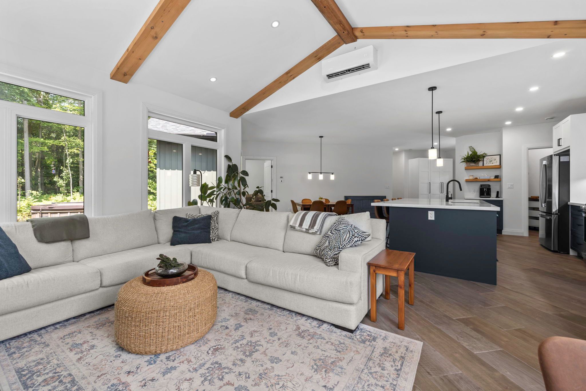 3278 Russell Drive Severn Ontario L0K 1S0 - MLS® S12312791 | For Sale ...