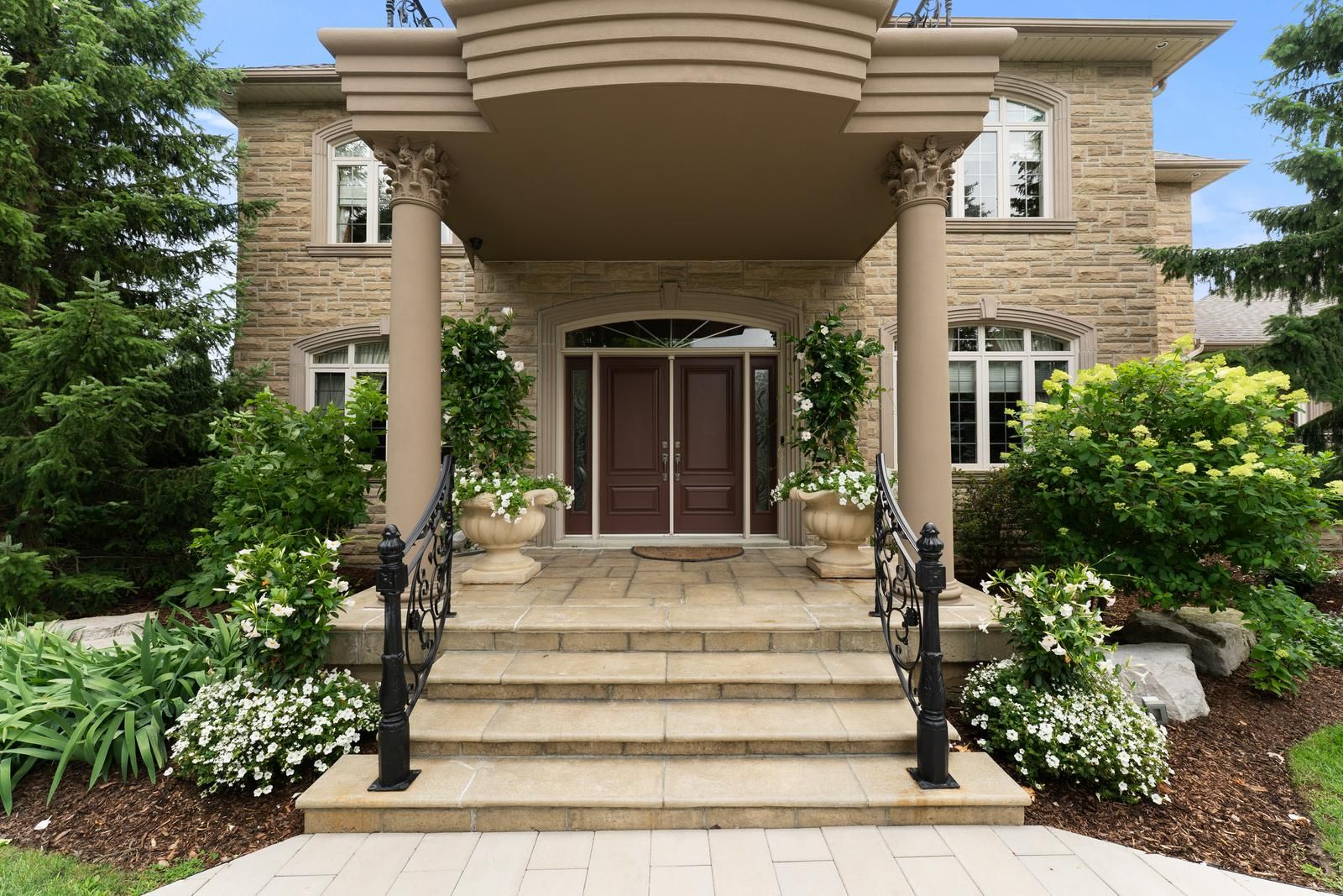 2 Prince Adam Court King Ontario L7B 1M1 - MLS® N12475158 | For Sale ...