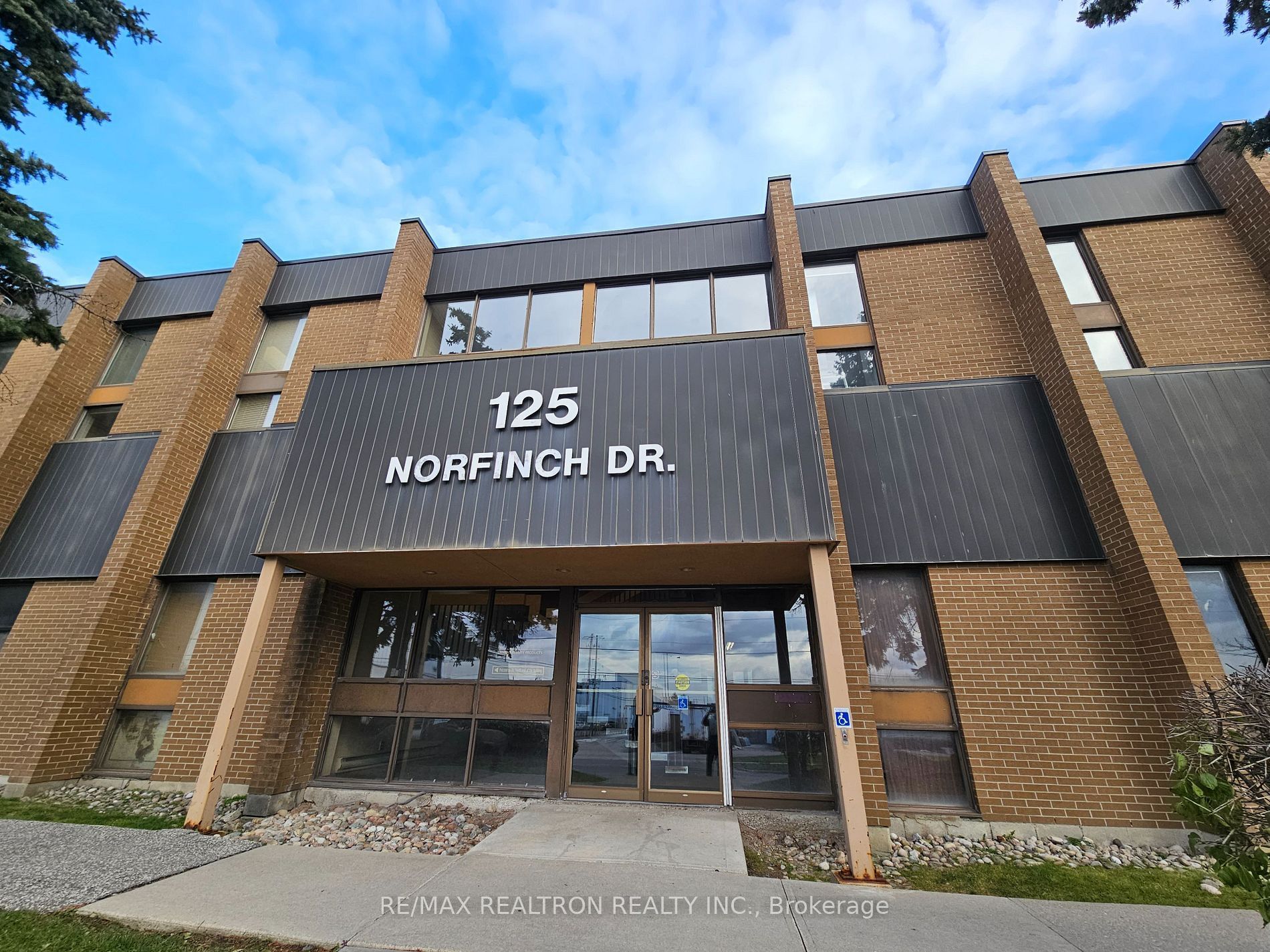 125 Norfinch Drive Unit# 214 Toronto Ontario M3N 1W8 - MLS® W12485447 | For Lease | Jump Realty Inc