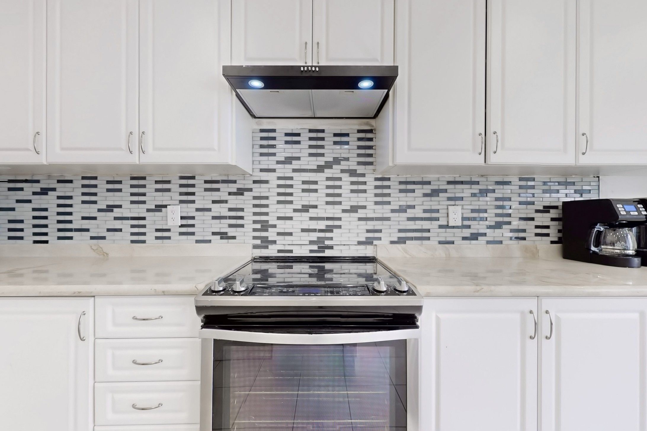 423 Grindstone Trail Oakville Ontario L6H 0S1 - MLS® W12524818 | For ...