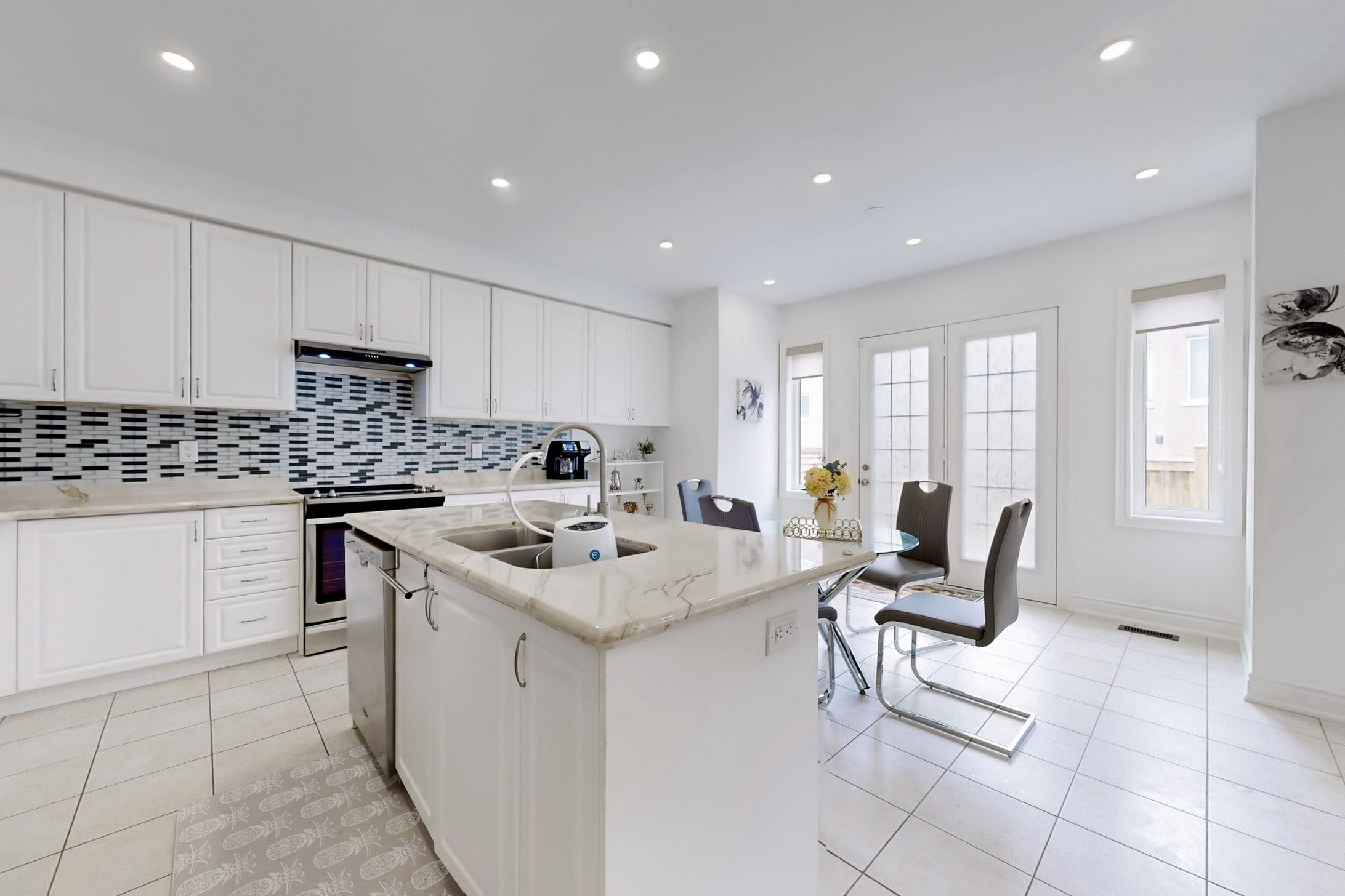 423 Grindstone Trail Oakville Ontario L6H 0S1 - MLS® W12524818 | For ...