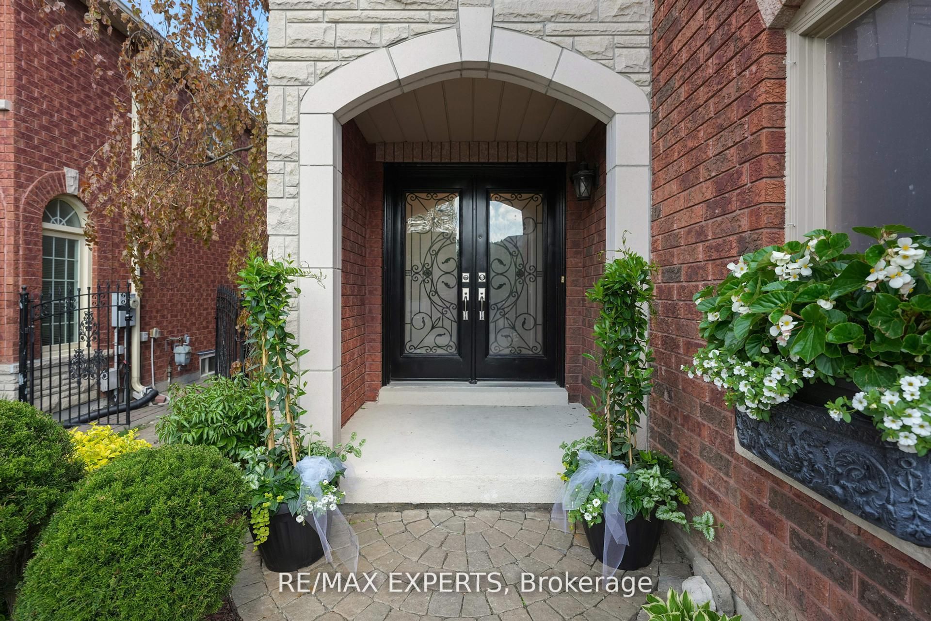 36 Country Stroll Crescent Caledon Ontario L7E 2H4 - MLS® W12548426 ...